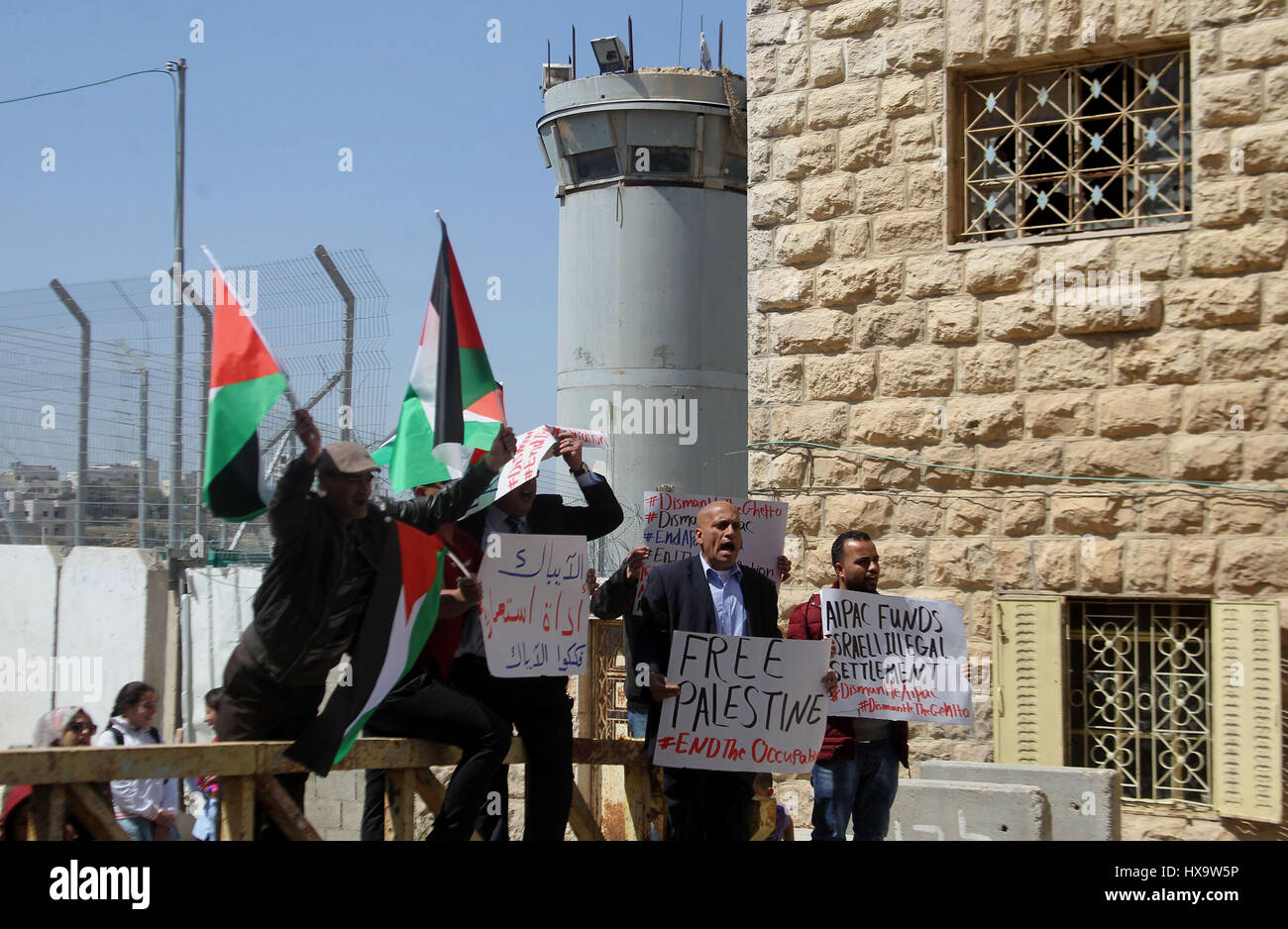 Hebron, West Bank, Palestinian Territory. 26th Mar, 2017. Palestinian ...