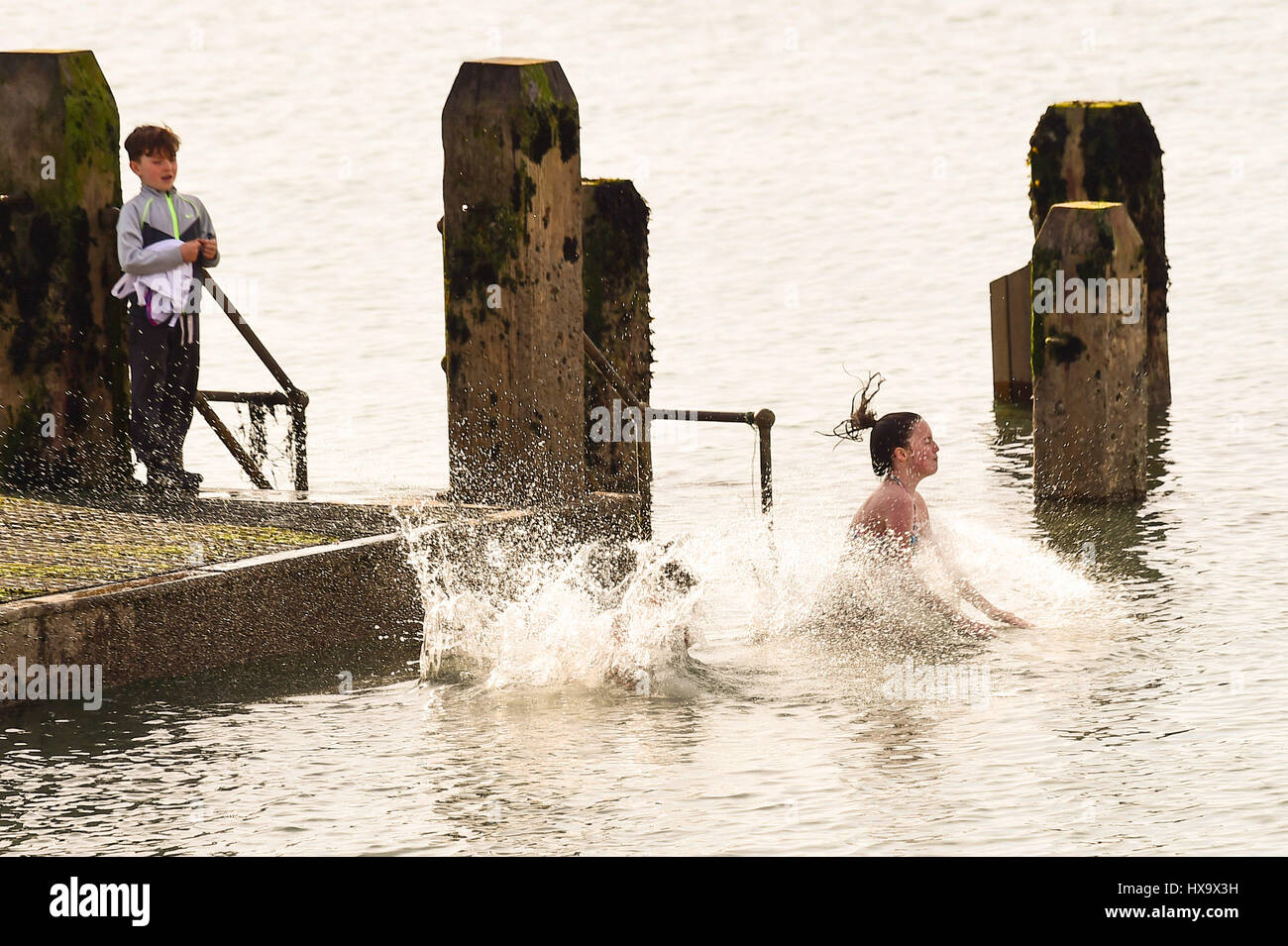 Kids jumping off pier hi-res stock photography and images - Alamy