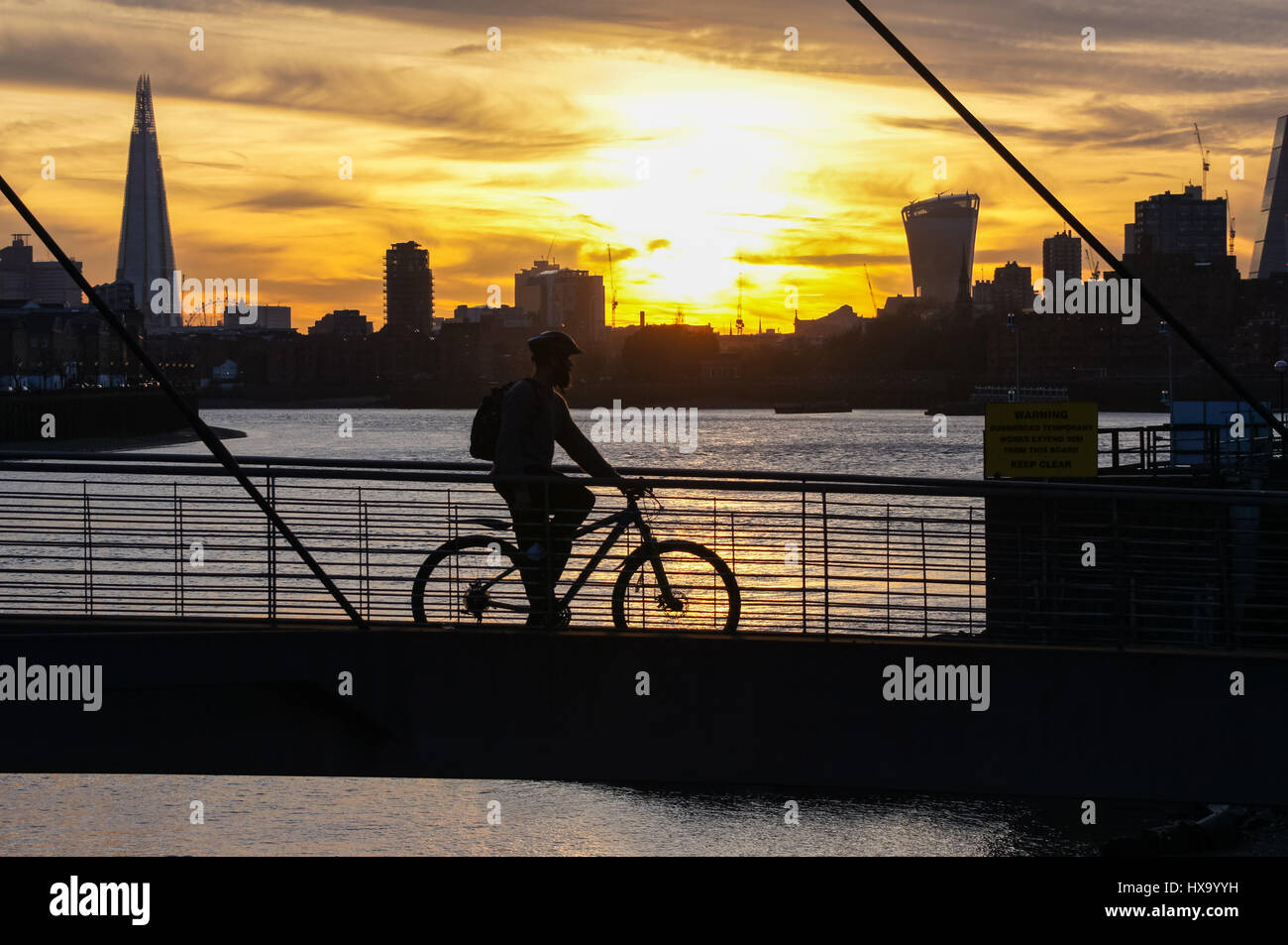 London Riverside Cycling Stock Photos & London Riverside Cycling Stock ...