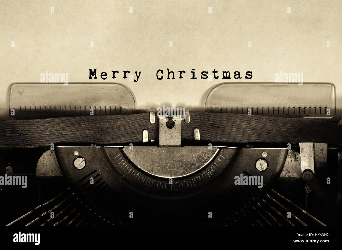 Merry Christmas typed on vintage typewriter Stock Photo - Alamy