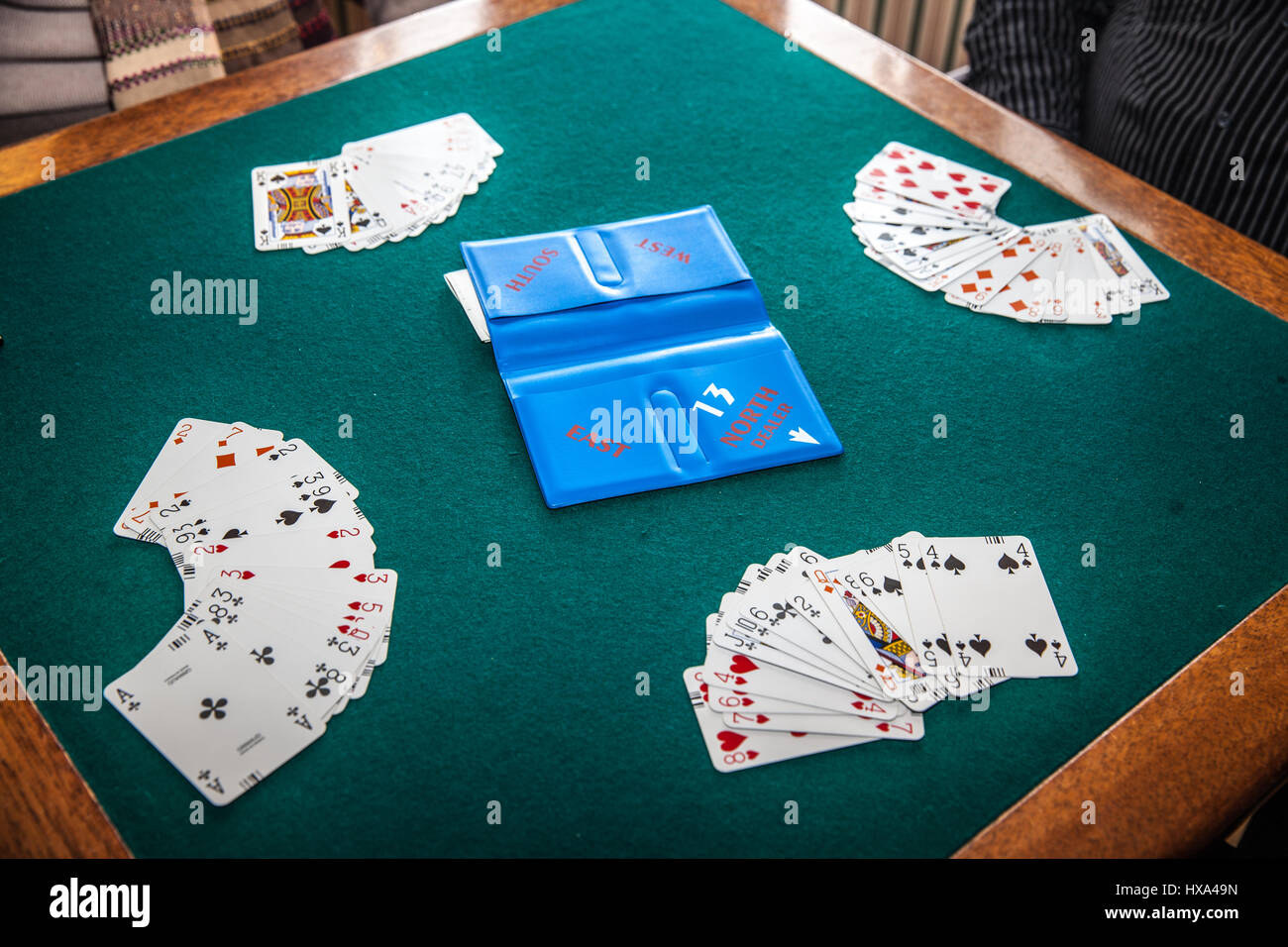 old people playing bridge game Stock Photo - Alamy