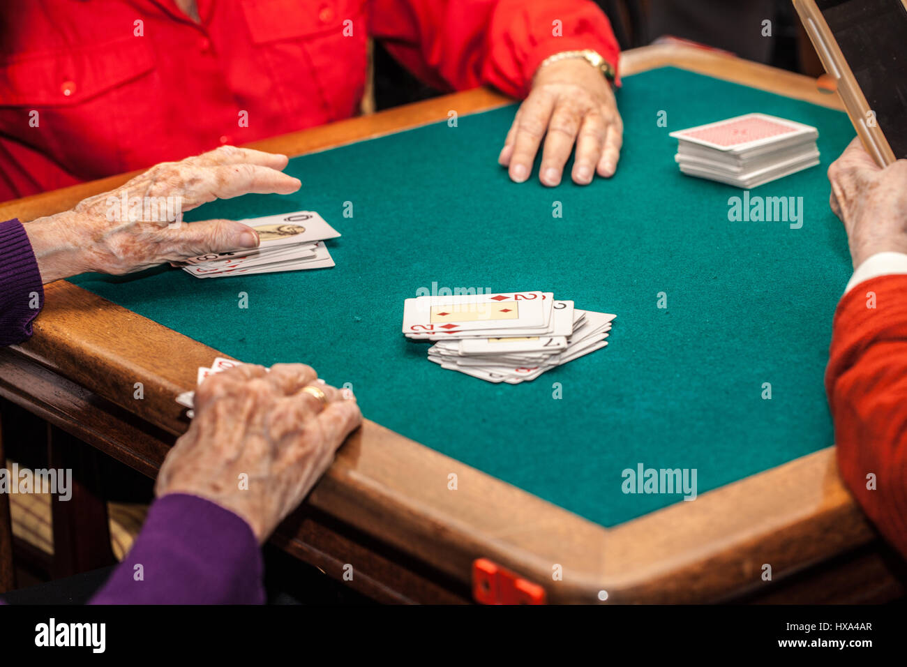 Old people playing bingo hi-res stock photography and images - Alamy