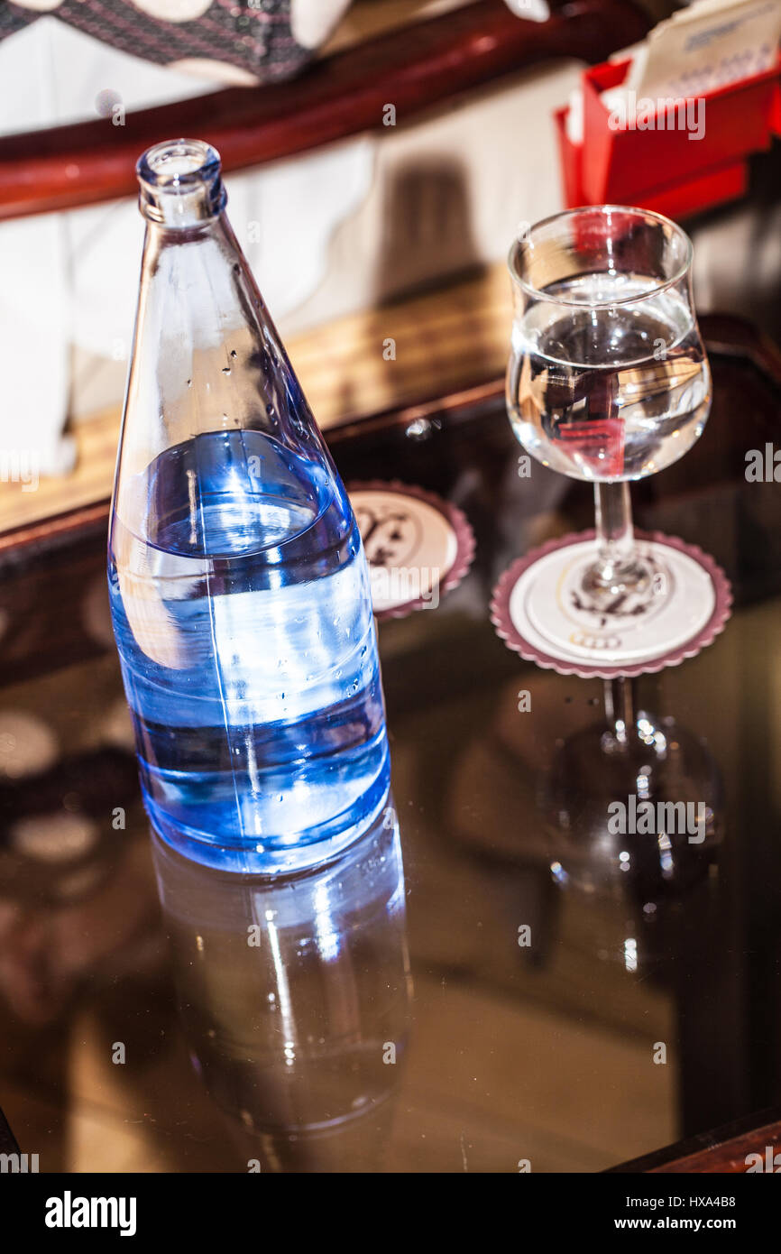 old people playing bridge game Stock Photo - Alamy