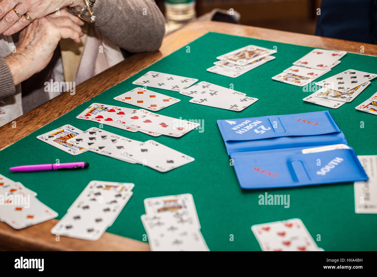 Elderly people playing game bridge hi-res stock photography and images ...