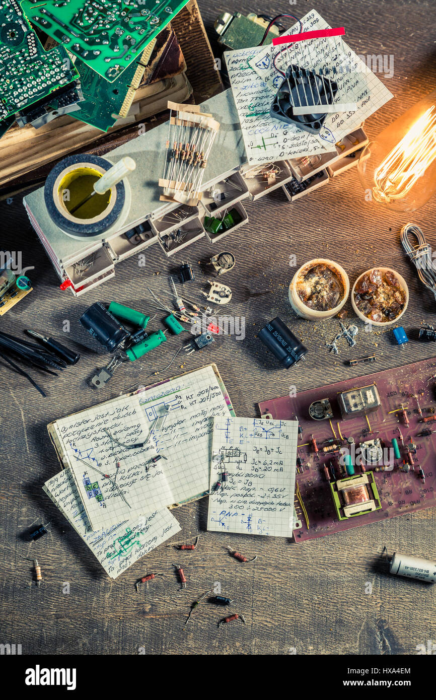 Vintage electronics work desk hi-res stock photography and images - Alamy