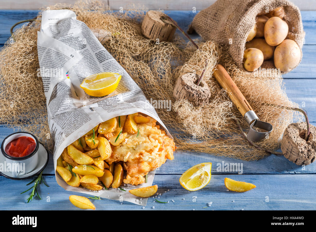Fish and chips newspaper hi-res stock photography and images - Alamy
