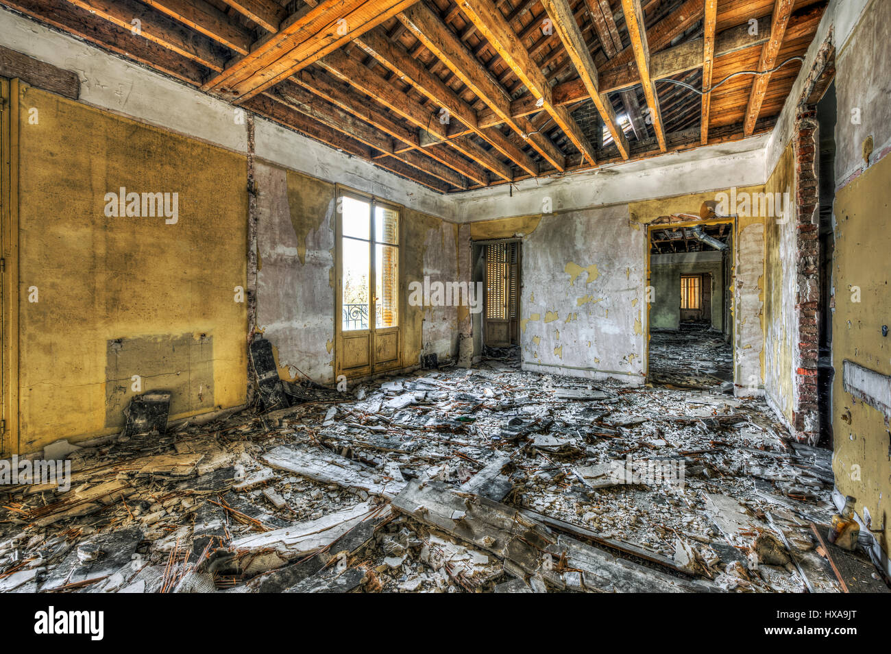 Devastated room in an abandoned building Stock Photo - Alamy