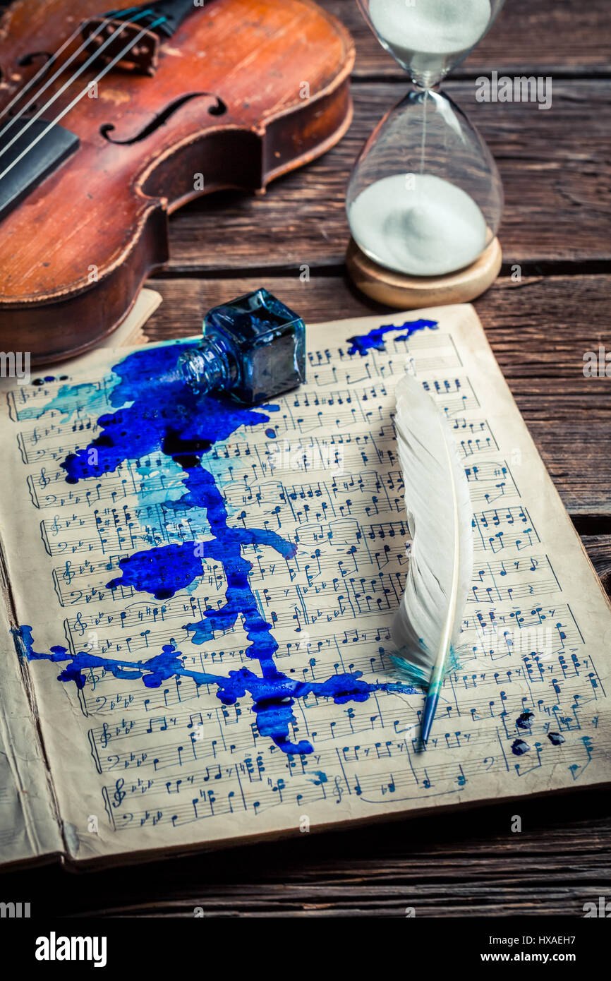 Old violin and sheets with ink and feather Stock Photo - Alamy