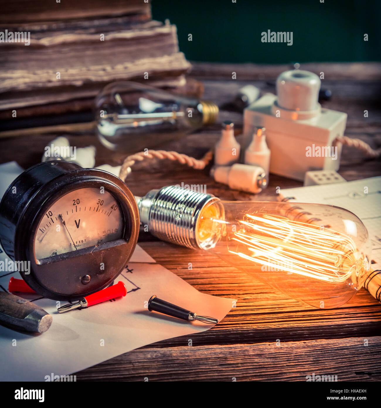 Meter in physics laboratory hi-res stock photography and images - Alamy