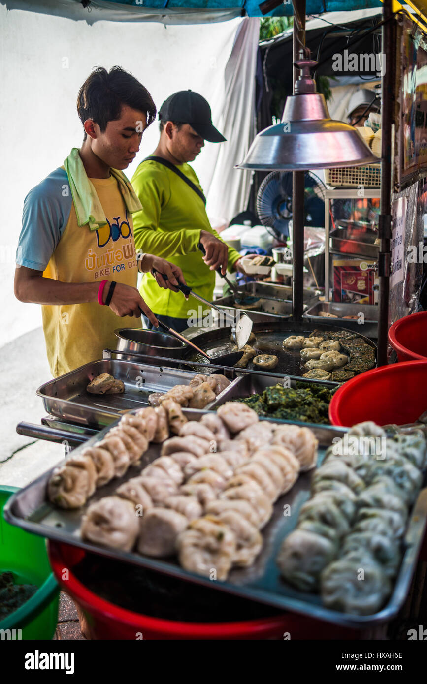 Fast food on the local market, Street scene in the Chinatown, Bangkok ...