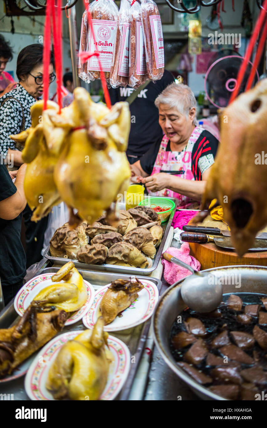 Fast food on the local market, Street scene in the Chinatown, Bangkok ...
