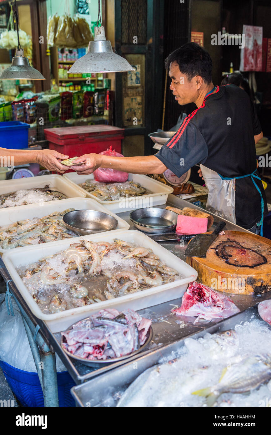 Fast food on the local market, Street scene in the Chinatown, Bangkok ...