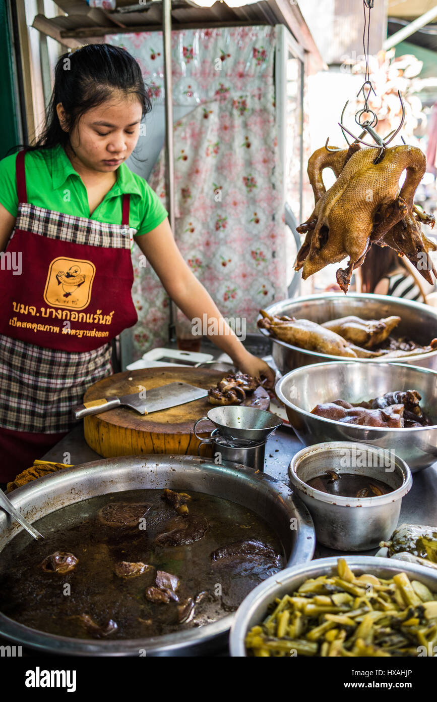 Fast food on the local market, Street scene in the Chinatown, Bangkok ...