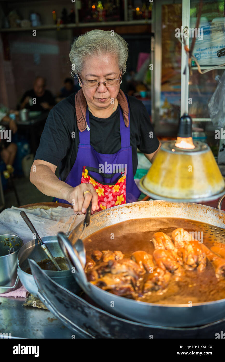 Fast food on the local market, Street scene in the Chinatown, Bangkok ...