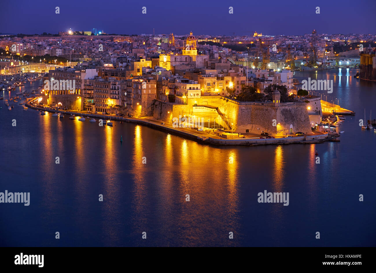 The night view in blue hour of Grand harbor and Senglea peninsula from ...