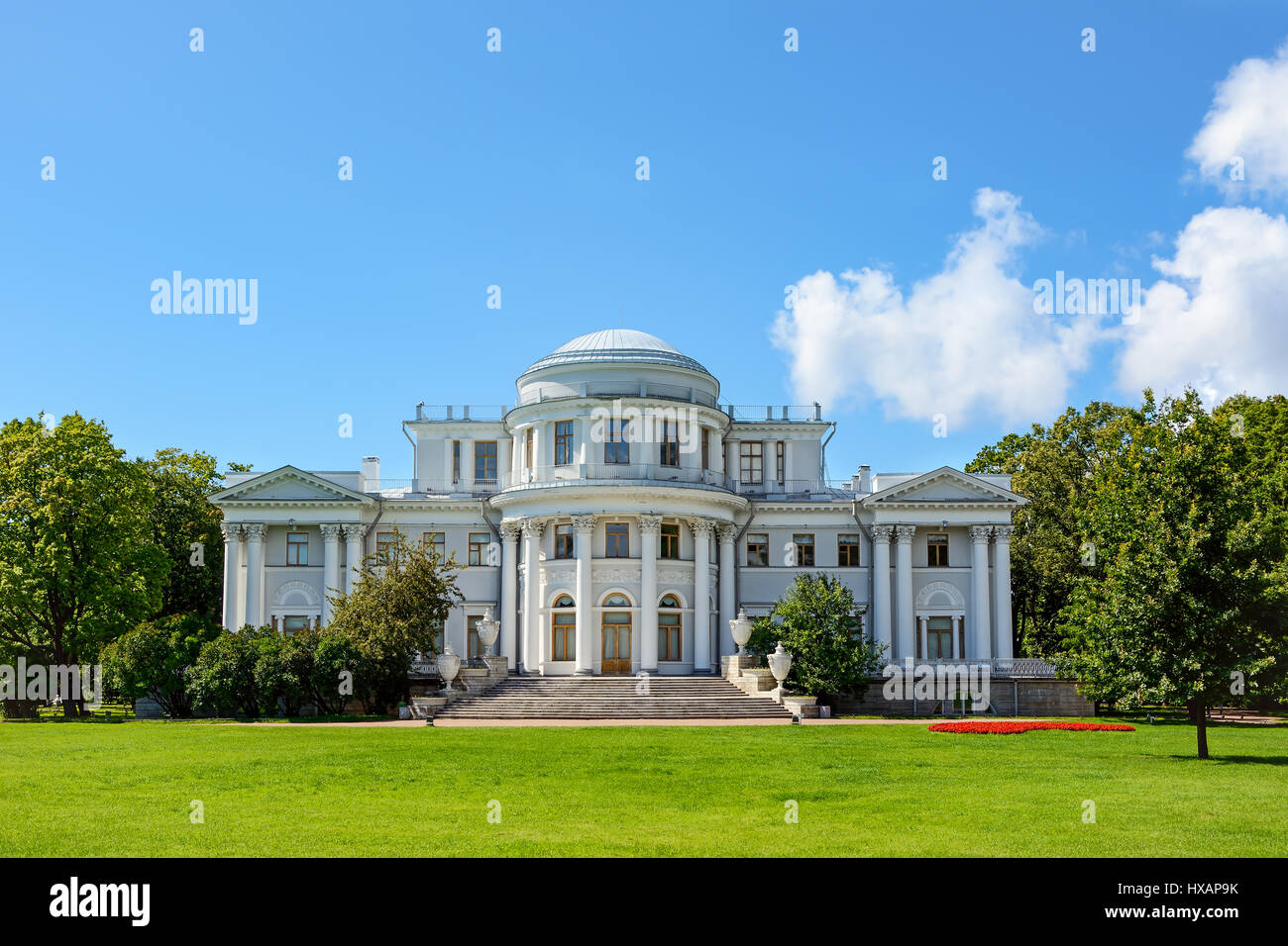 White emperor’s palace hi-res stock photography and images - Alamy