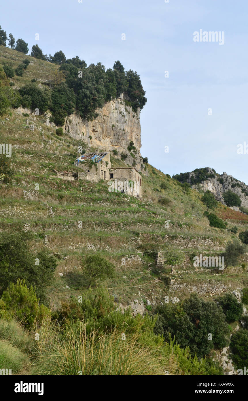 Stone farm buildings along the hiking trail on the Amalfi Coast in ...