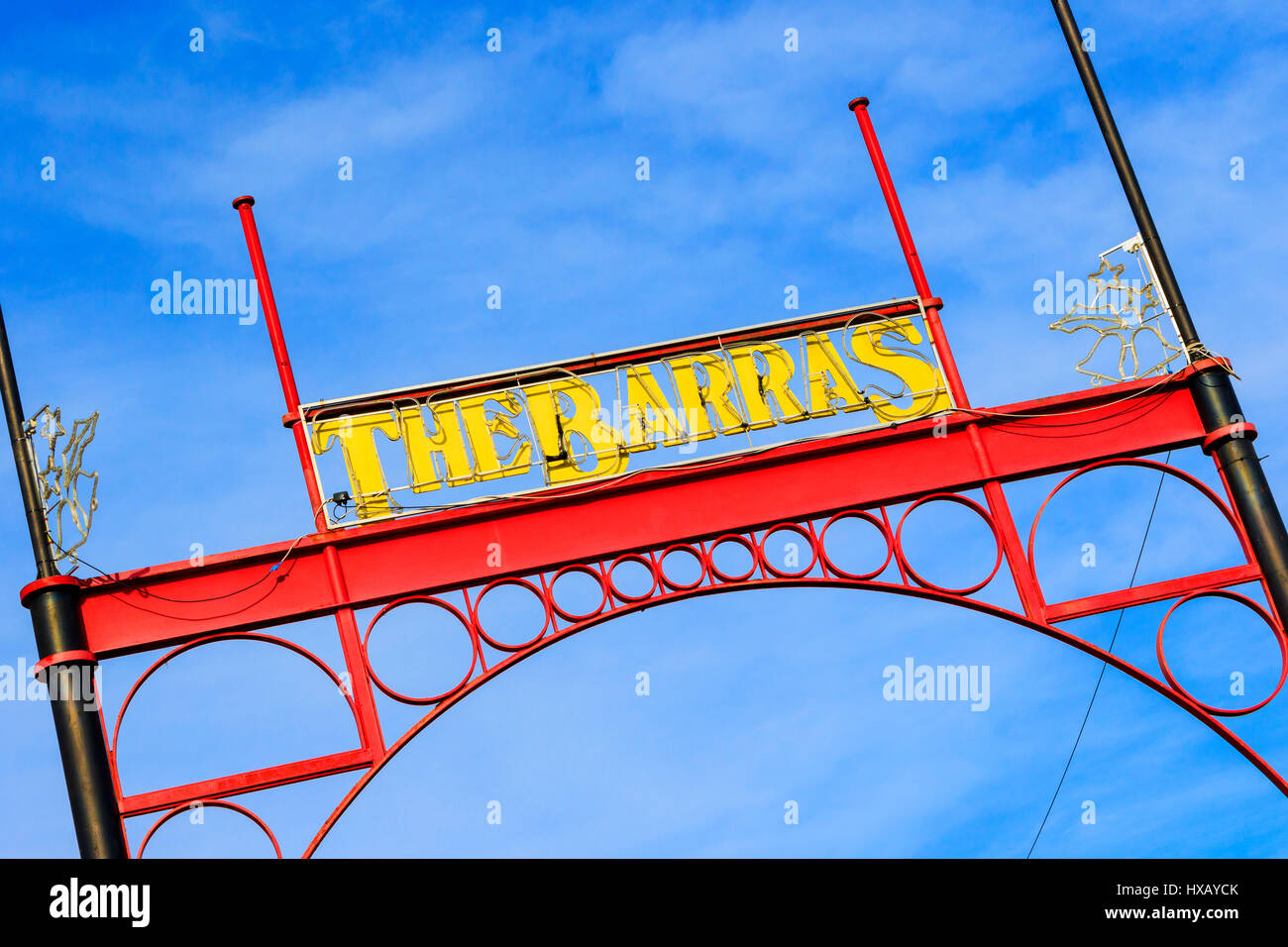 Overhead metal sign at the entrance to the famous Glasgow street market ...