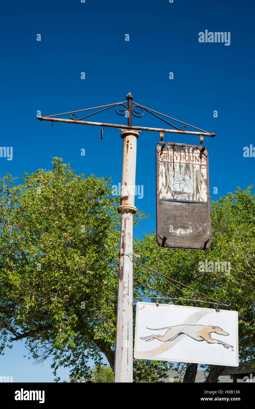 Route 66 roadside attraction signage hi-res stock photography and ...