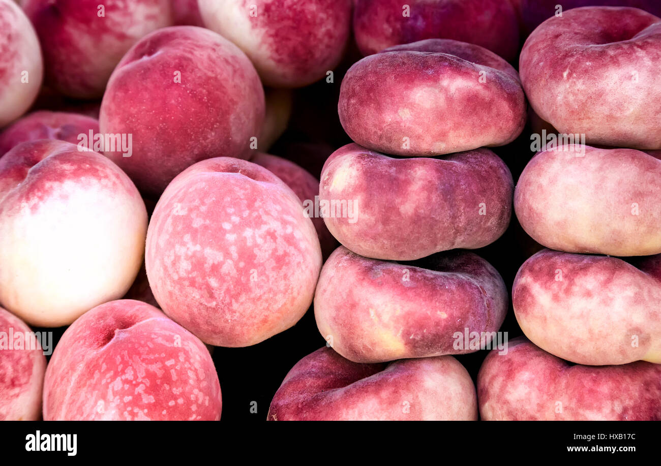 Peach presents hi-res stock photography and images - Alamy