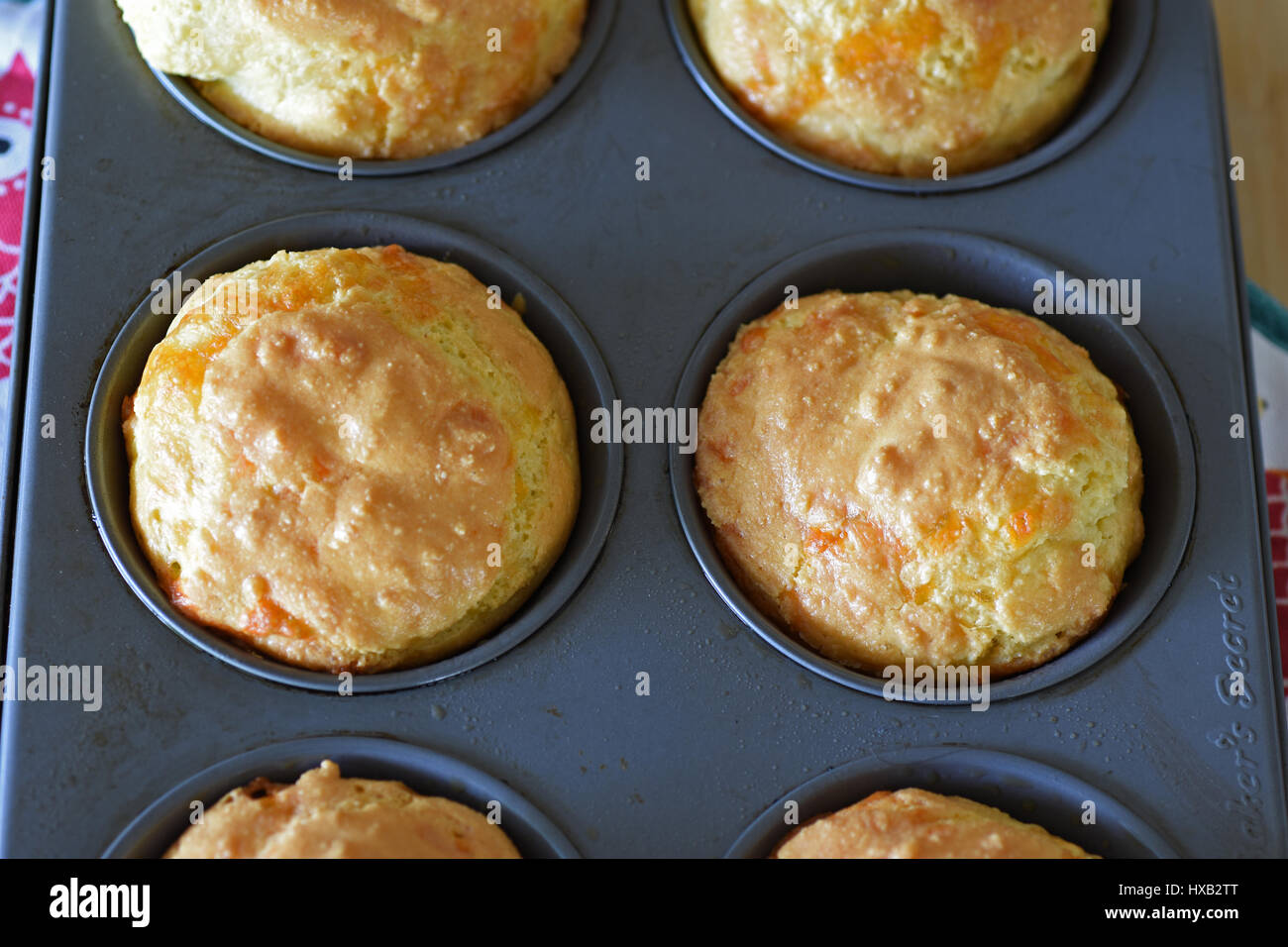 Muffing hi-res stock photography and images - Alamy