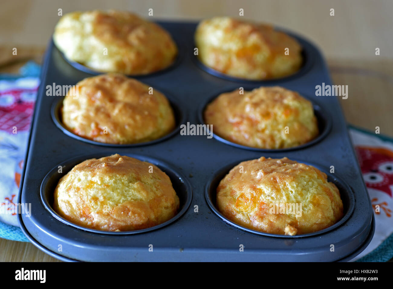 Muffing hi-res stock photography and images - Alamy