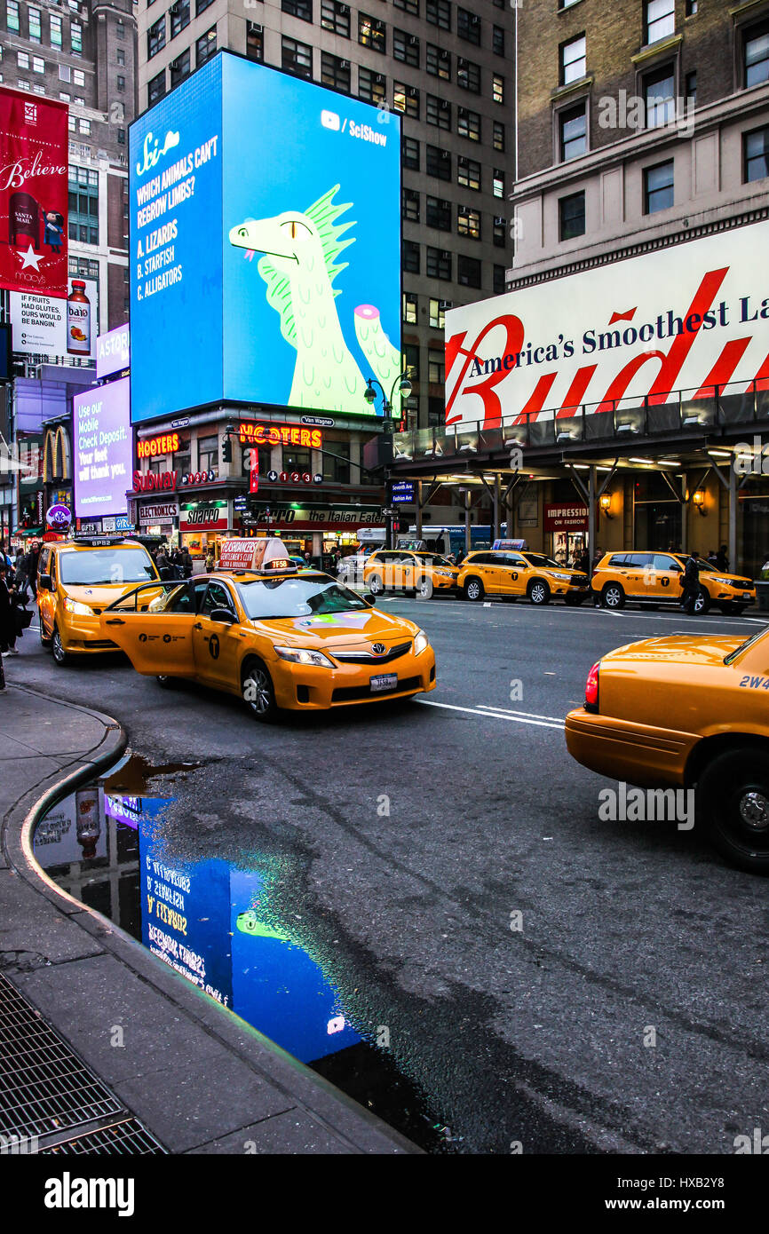 New York, New York, November 5th 2014. Busy street at rush hour view ...