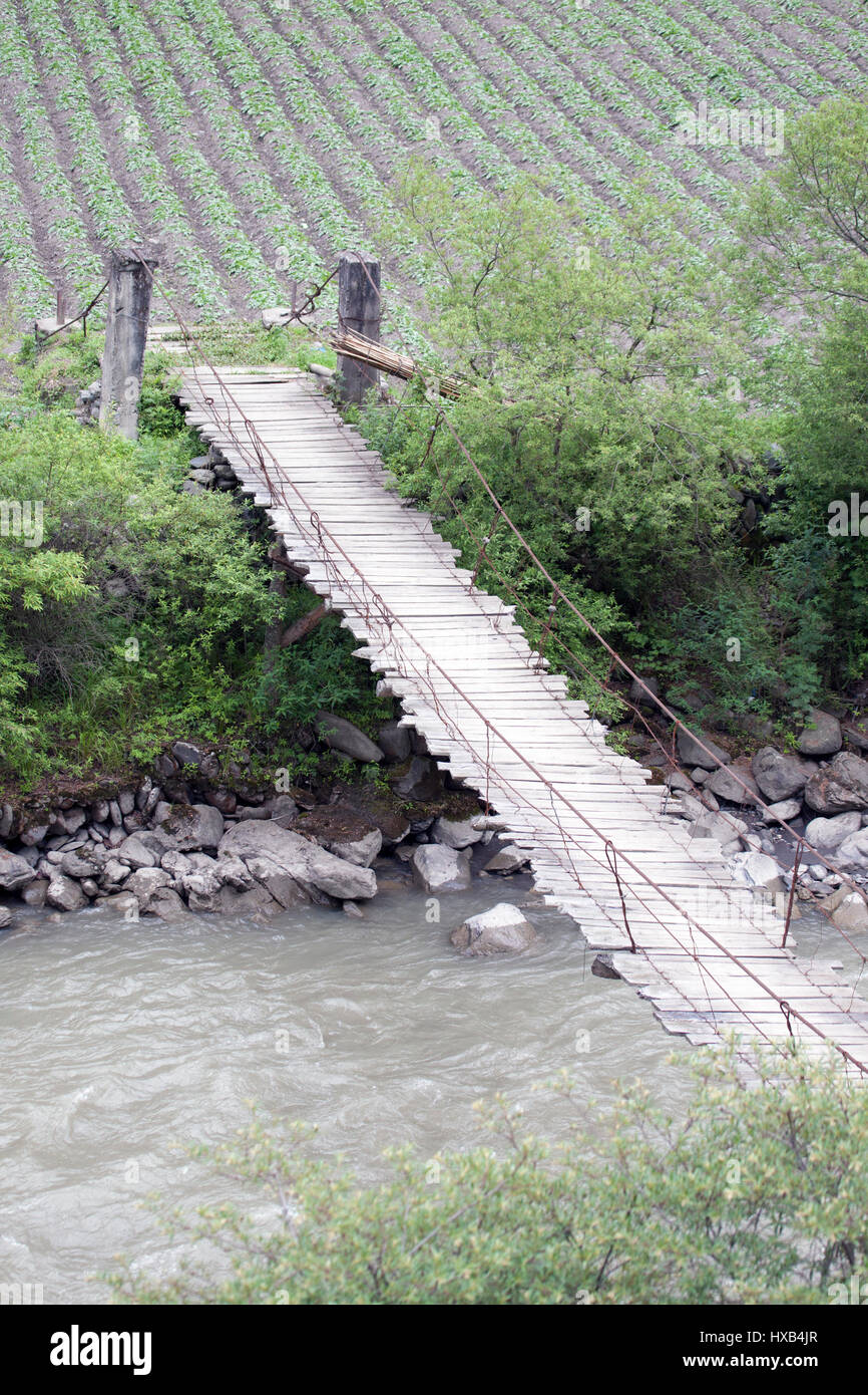 Cable across river hi-res stock photography and images - Alamy