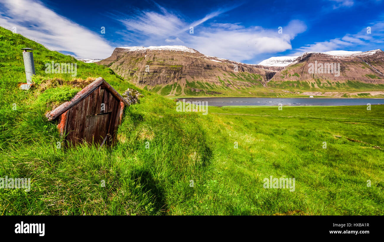 Small mountain hut in Iceland Stock Photo - Alamy