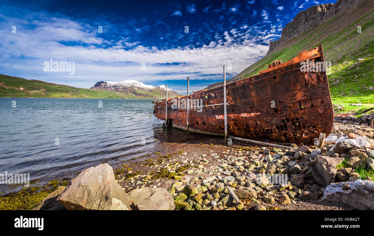 Shipwreck on the Arctic sea in Iceland Stock Photo - Alamy