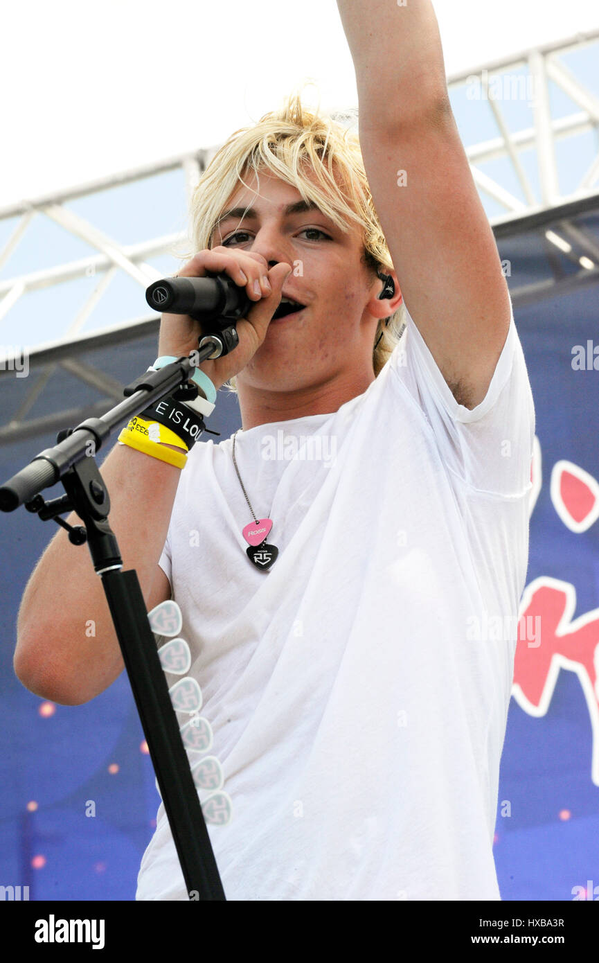 Ross Lynch Crying On Stage