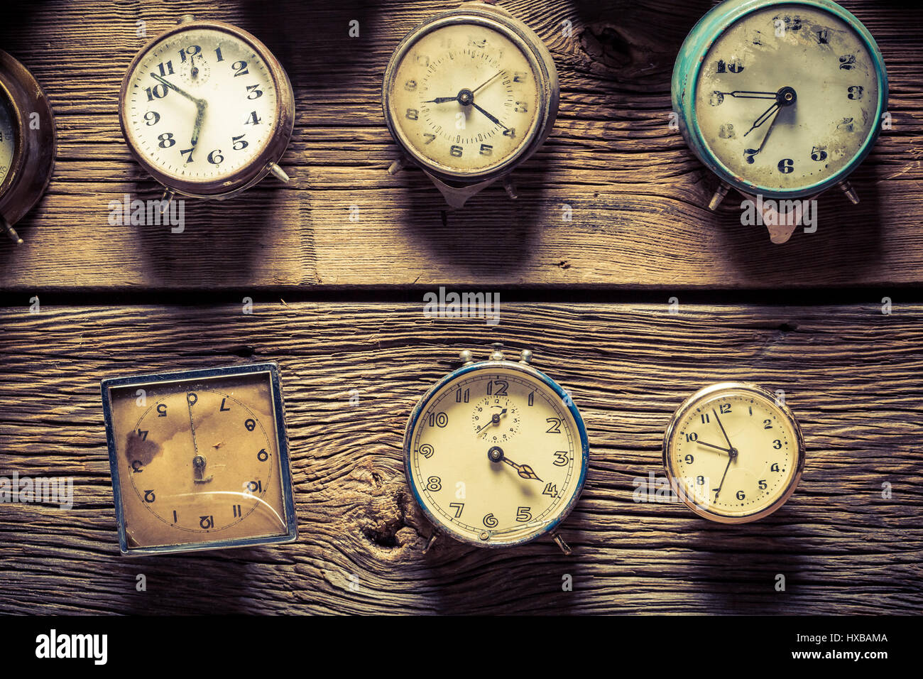 Clocks on wall broken hi-res stock photography and images - Alamy