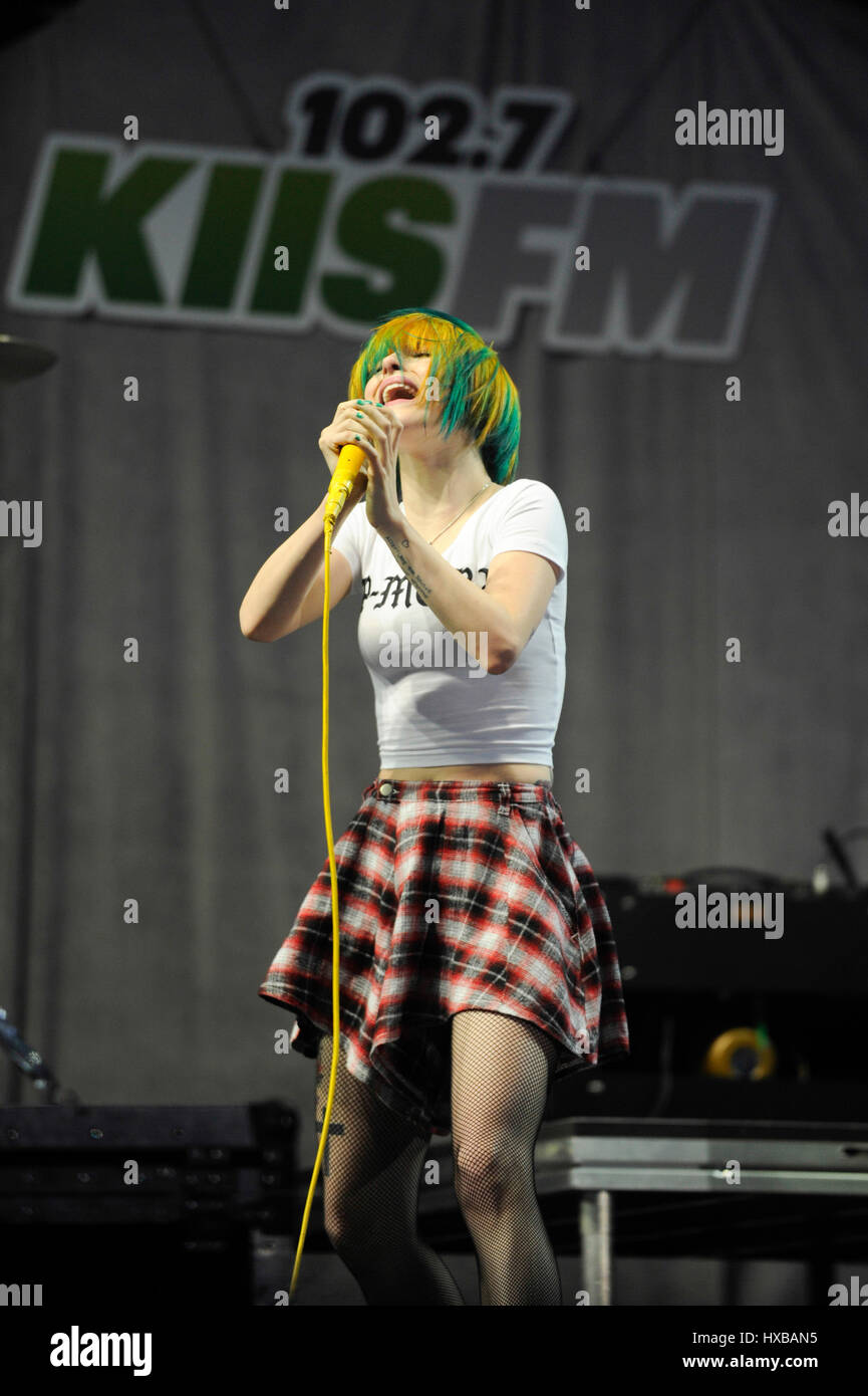 Singer hayley williams performs band hi-res stock photography and ...