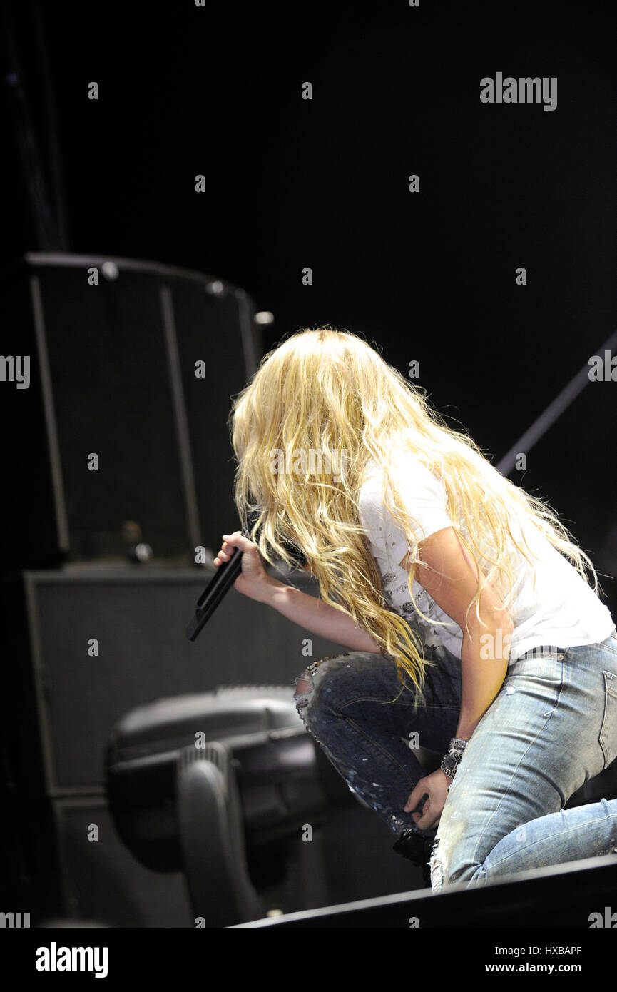 Shakira stage hi-res stock photography and images - Alamy