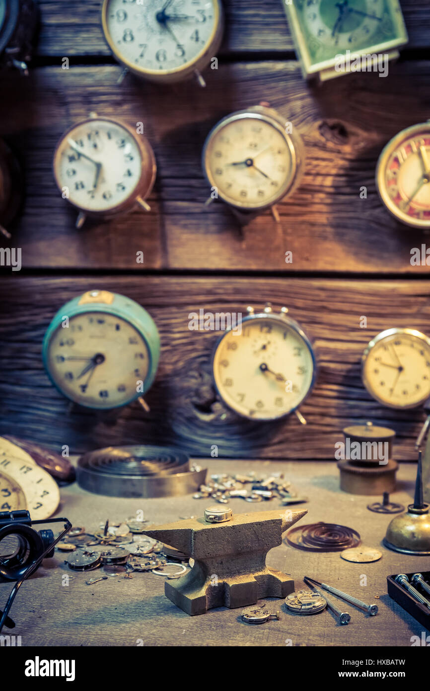 Vintage watchmaker's workshop with damaged clocks Stock Photo - Alamy