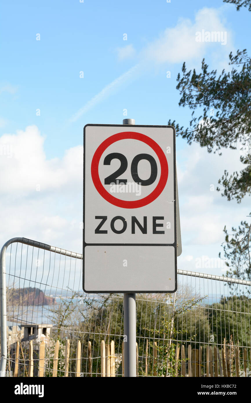 20mph speed limit area hi-res stock photography and images - Alamy