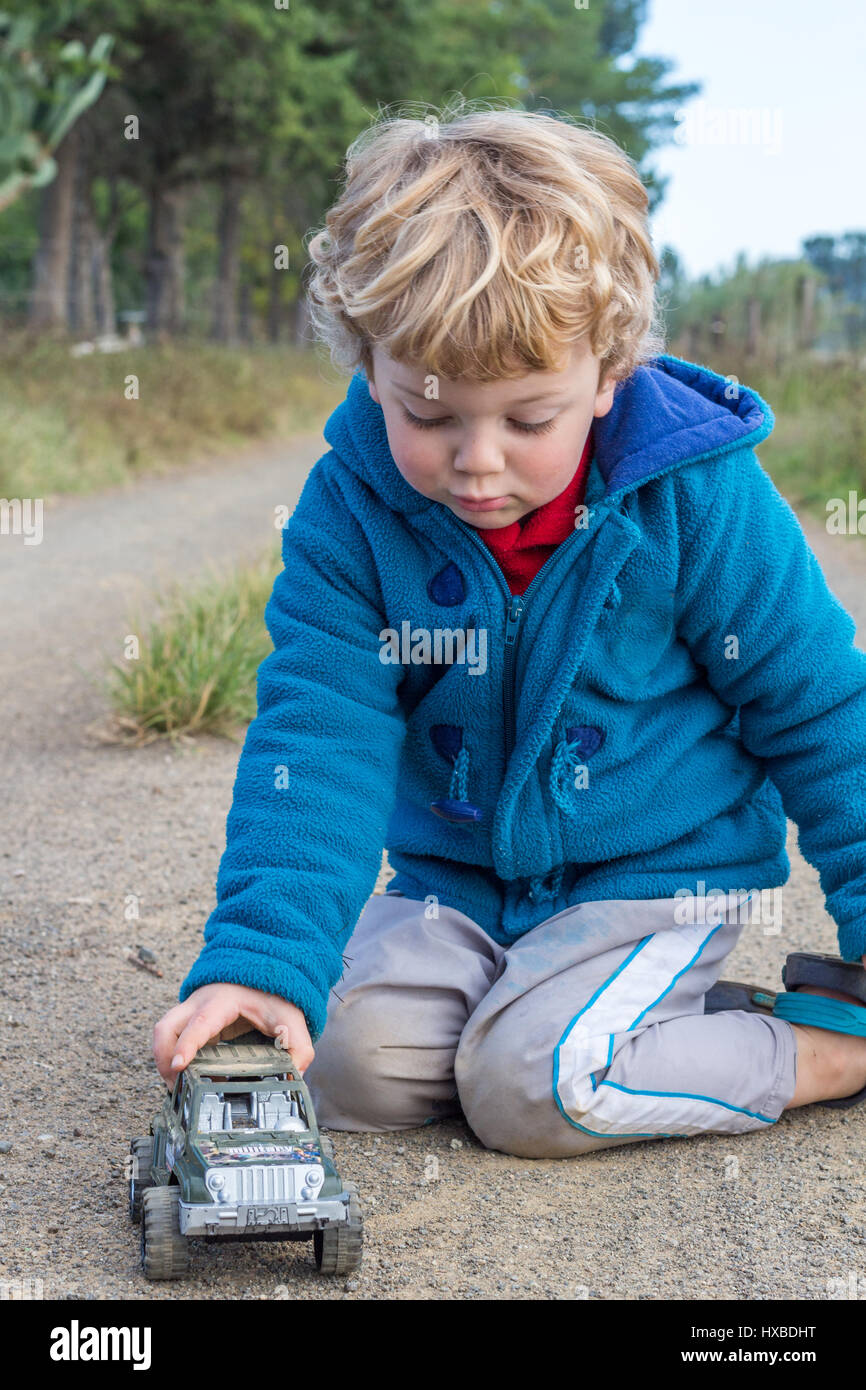 Boy road country farm winter hi-res stock photography and images - Alamy