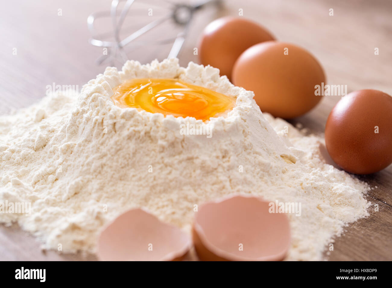 Breaking egg hi-res stock photography and images - Alamy