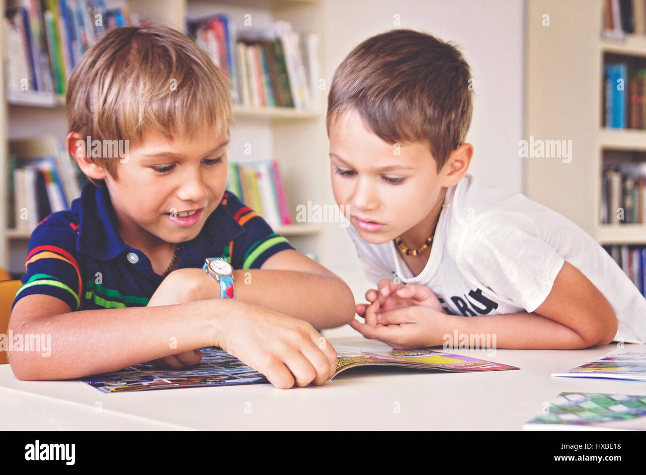 Kids studying in library hi-res stock photography and images - Alamy