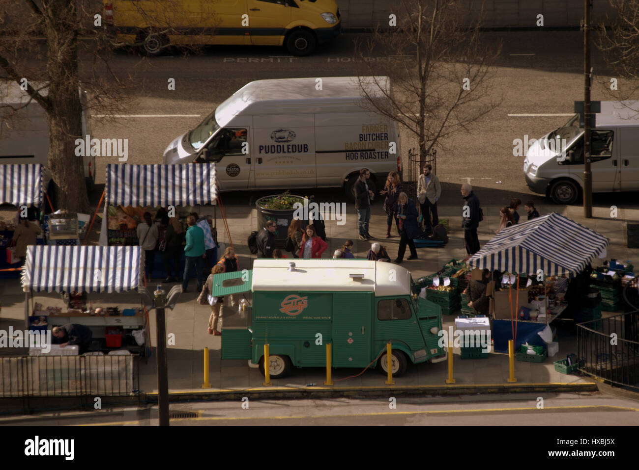 Edinburgh farmers market from above hi-res stock photography and images ...