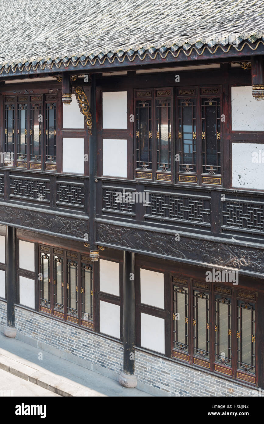Traditional chinese courtyard house hi-res stock photography and images ...