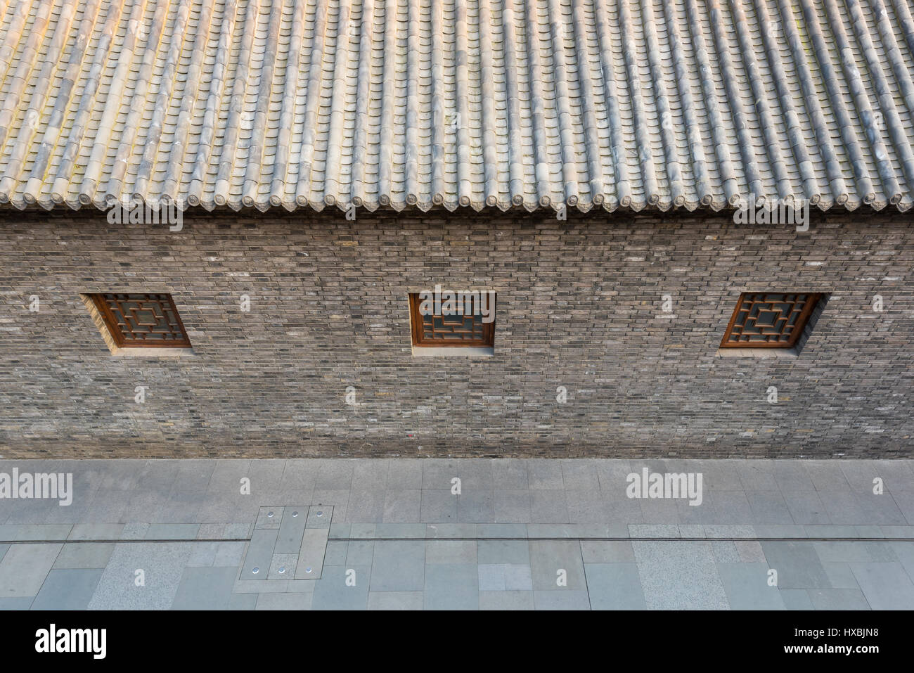 Traditional chinese courtyard house hi-res stock photography and images ...