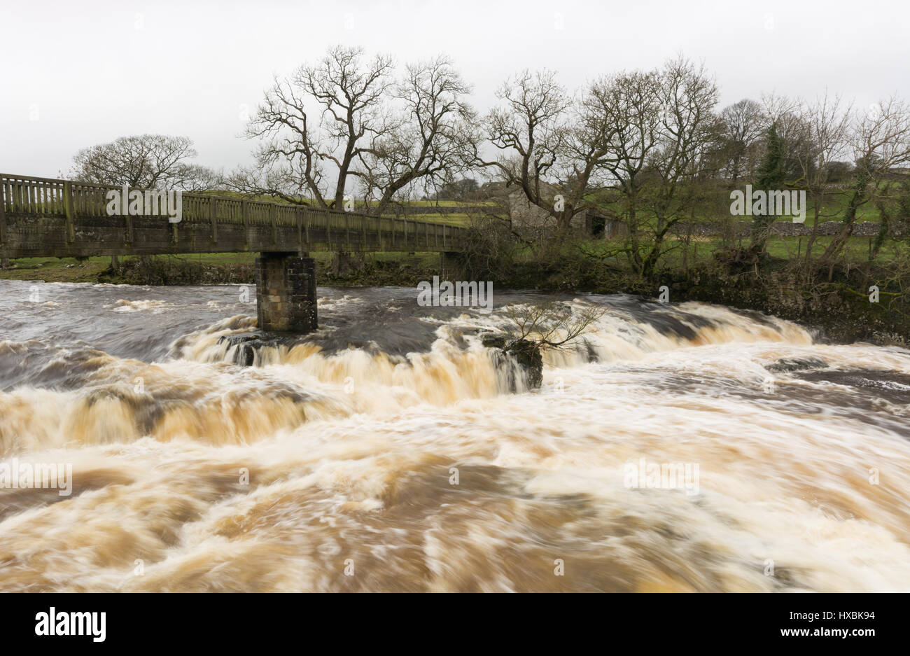 Bridge over Linton falls in Wharfedale Stock Photo - Alamy