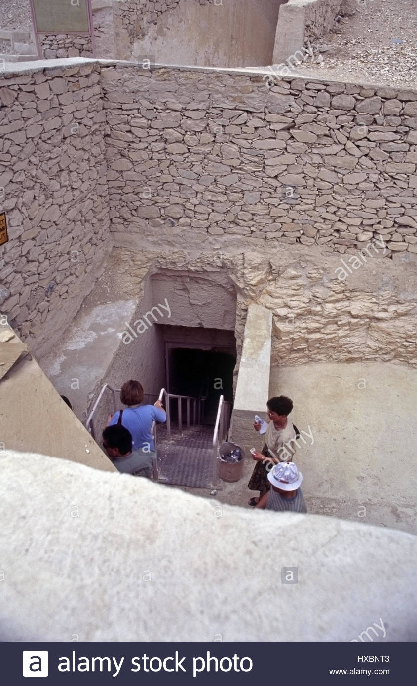 Tutankhamun Tomb Entrance Stock Photos & Tutankhamun Tomb Entrance ...
