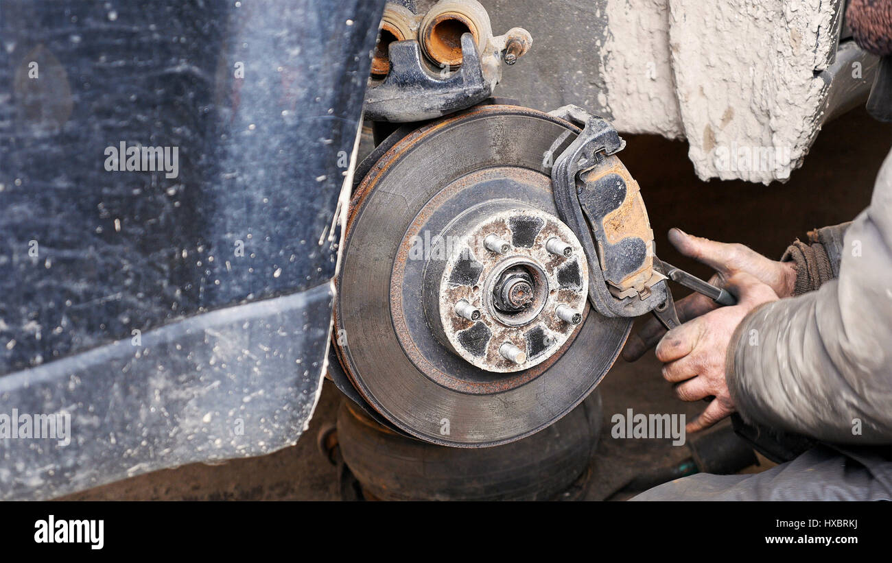 Auto brakes garage hi-res stock photography and images - Alamy