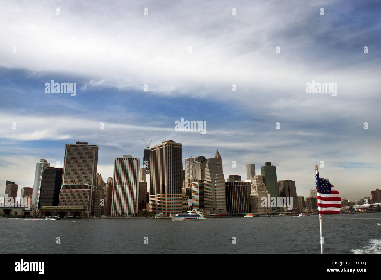 Manhattan view from Brooklyn shoreline New York Stock Photo - Alamy