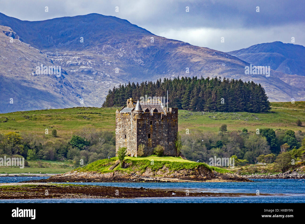 Castle stalker hi-res stock photography and images - Alamy