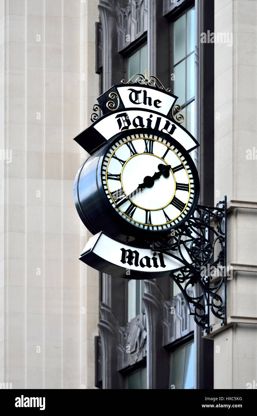 London, England, UK. Daily Mail Clock, Northcliffe House in Young ...