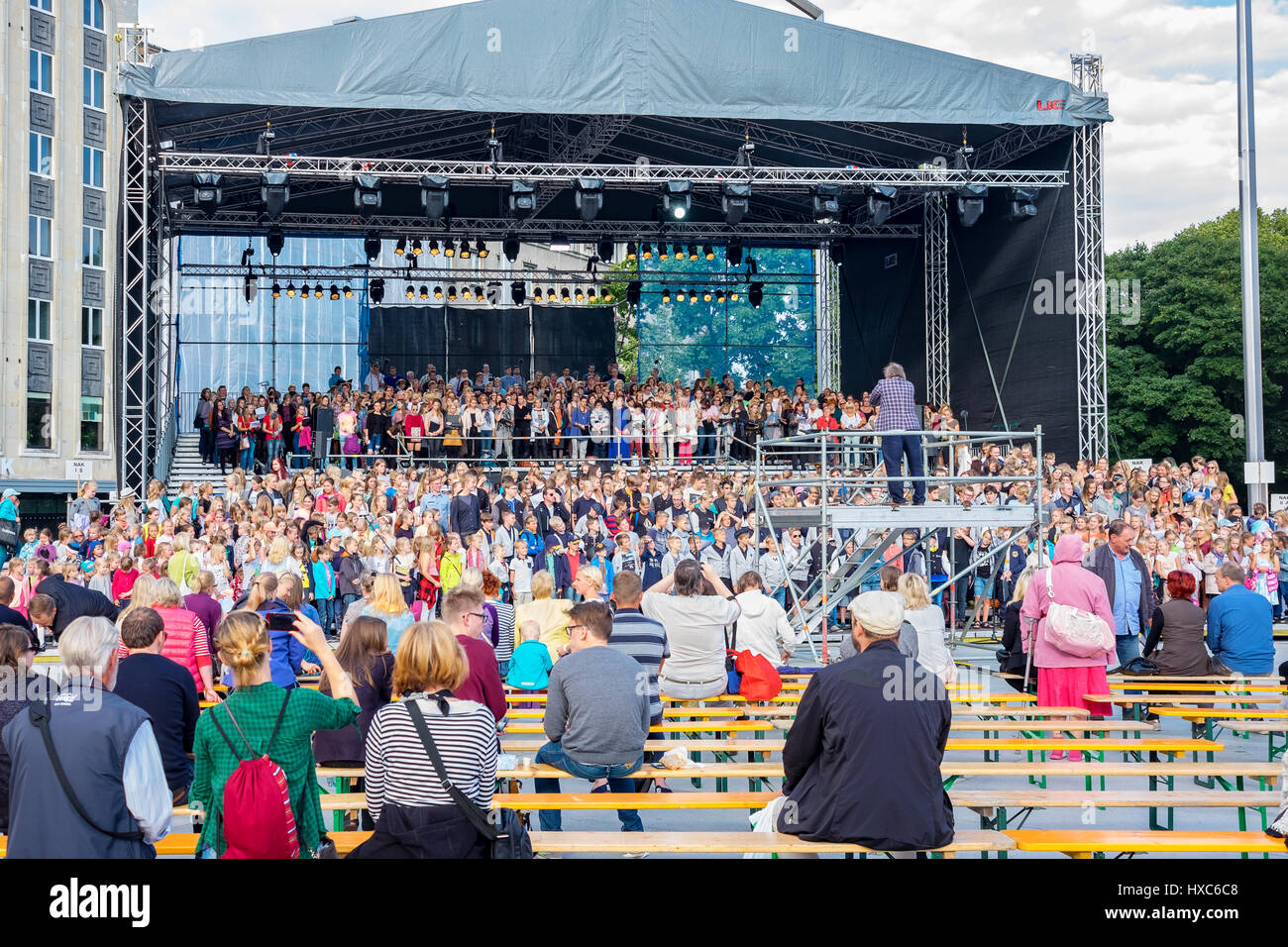 Children singing choir hi-res stock photography and images - Alamy