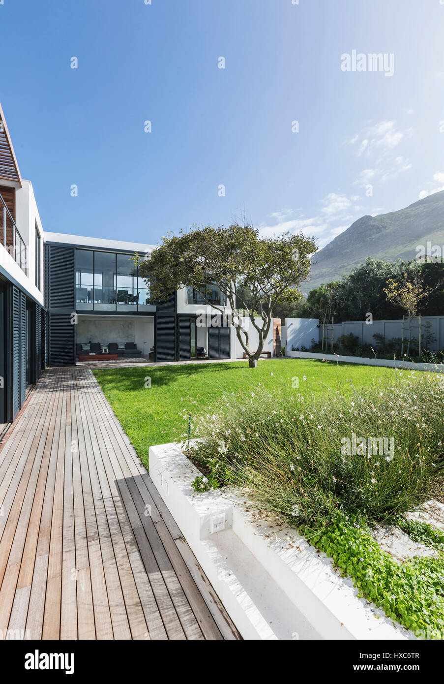 Luxury home showcase exterior patio and lawn Stock Photo - Alamy